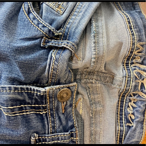 Wallflower | Jeans | Wallflower Medium Wash Jeans Size 9 Distressed | Poshmark